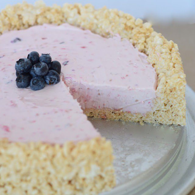 This Rice Krispie Cheesecake Is The Most Delicious Dessert I Have Ever Had