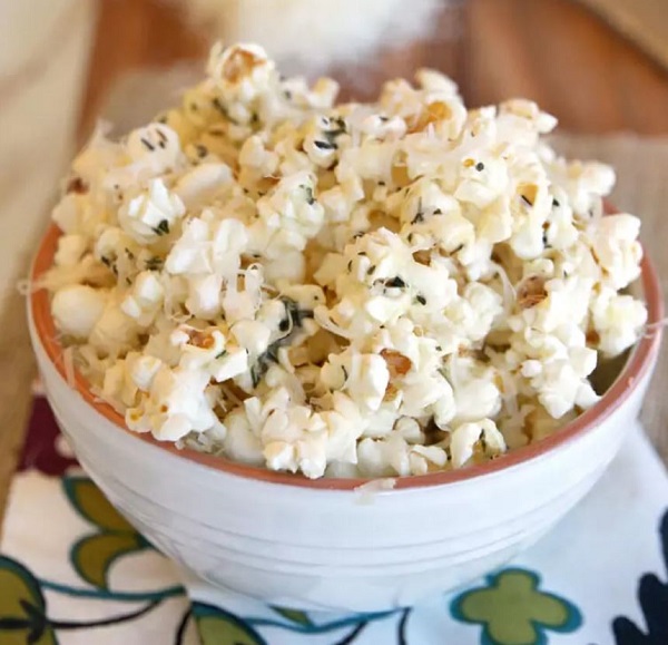 10 Gourmet Popcorn Recipes Made In 5 Minutes Or Less