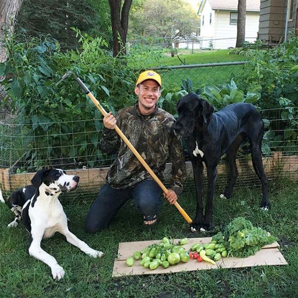 30 hilarious photos of vegan hunters with their 'prey'