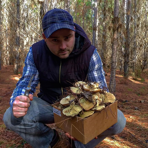30 hilarious photos of vegan hunters with their 'prey'