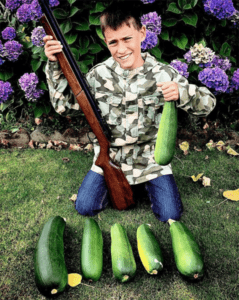 30 hilarious photos of vegan hunters with their 'prey'