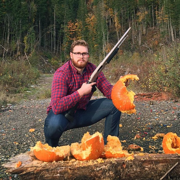 30 hilarious photos of vegan hunters with their 'prey'