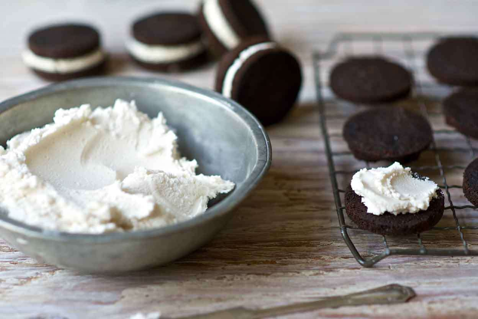 Amateur chef decides he wants to make Oreos at home – demonstrates how ...