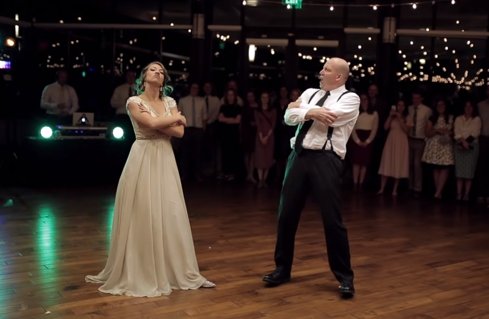 Dad and bride shock wedding guests with best father-daughter dance ...