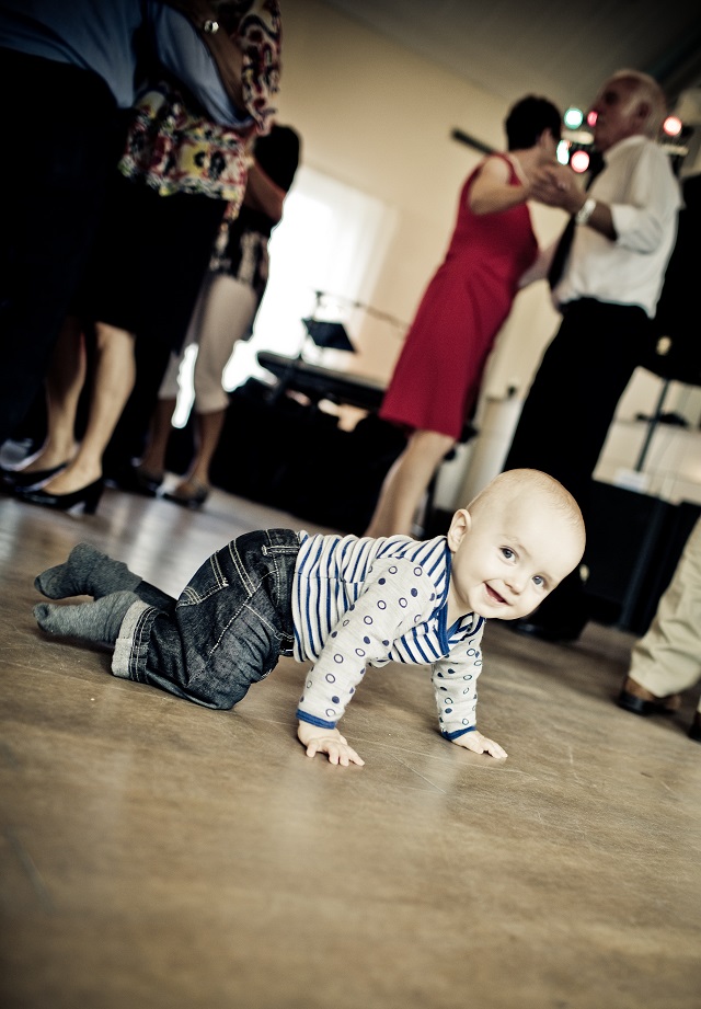 2-year-old struts into frame dancing jive to ‘Jailhouse Rock’