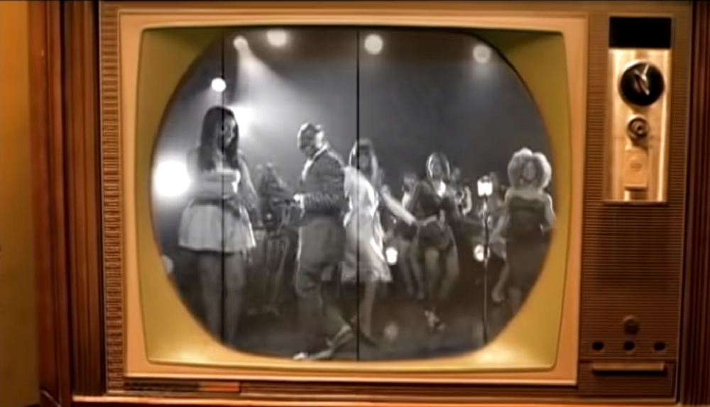 Country dancers caught breaking out slick moves to hip-hop ‘Wobble’