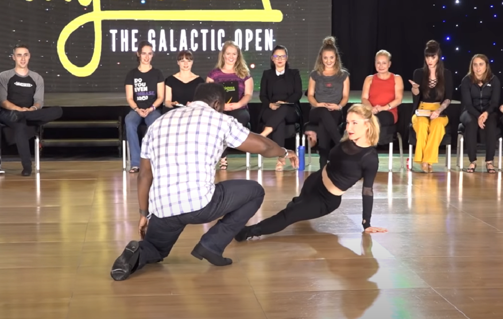 Spectacular duo makes up swing dance on the spot and the crowd loves ...