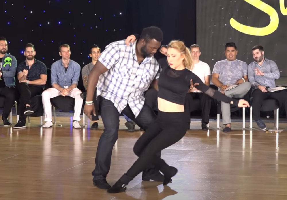 Spectacular duo makes up swing dance on the spot and the crowd loves ...