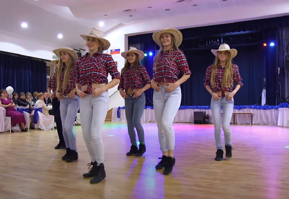 6 Cowgirls take over dance floor with slickest country moves