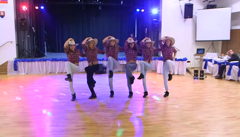 6 Cowgirls take over dance floor with slickest country moves