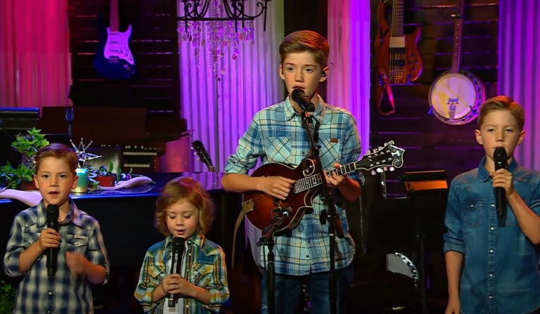 Josh Turner’s sons take stage and win hearts with song