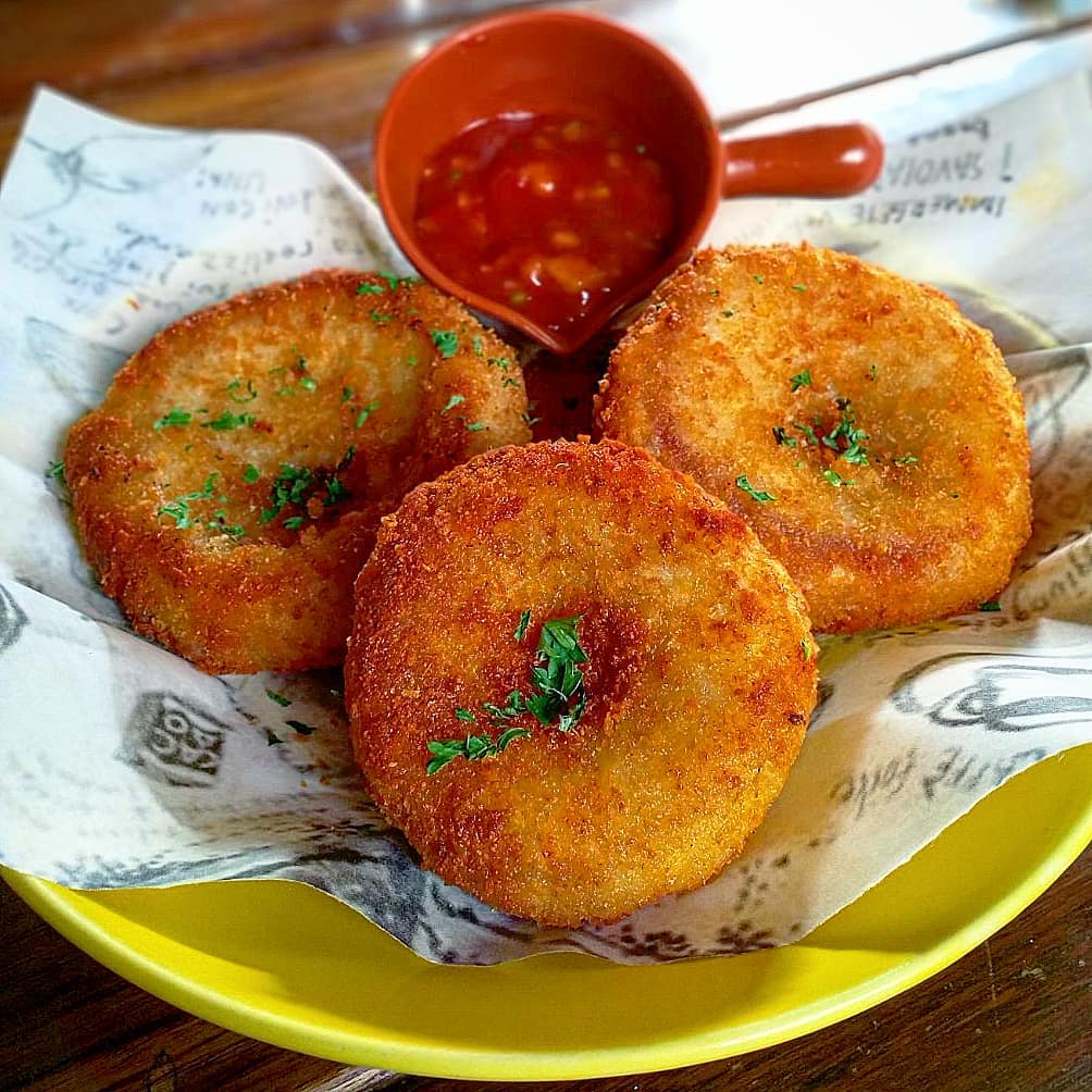 Cheesy stuffed mozzarella onion rings