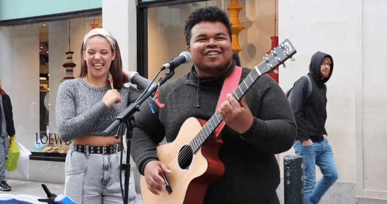 Busking duo stuns crowd when man channels his inner Michael Jackson for ...