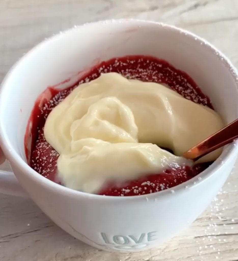 Baker wows internet with simple and delicious red velvet mug cake recipe