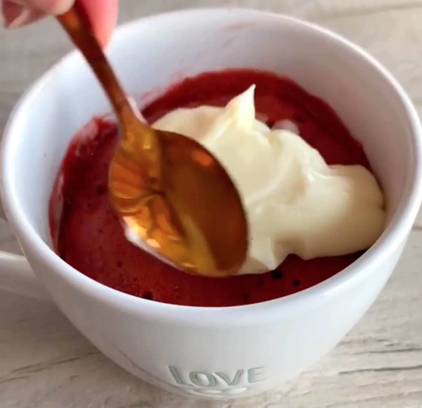 Baker wows internet with simple and delicious red velvet mug cake recipe