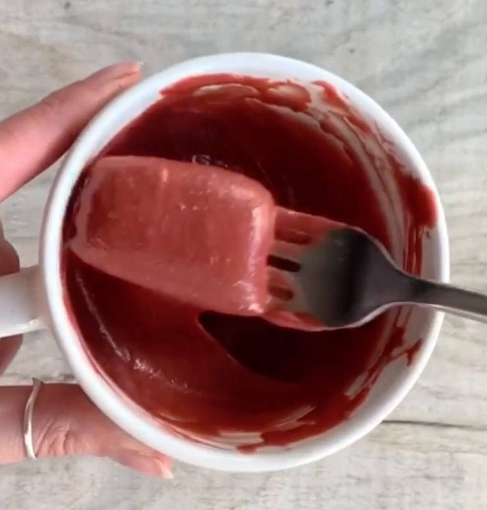 Baker wows internet with simple and delicious red velvet mug cake recipe