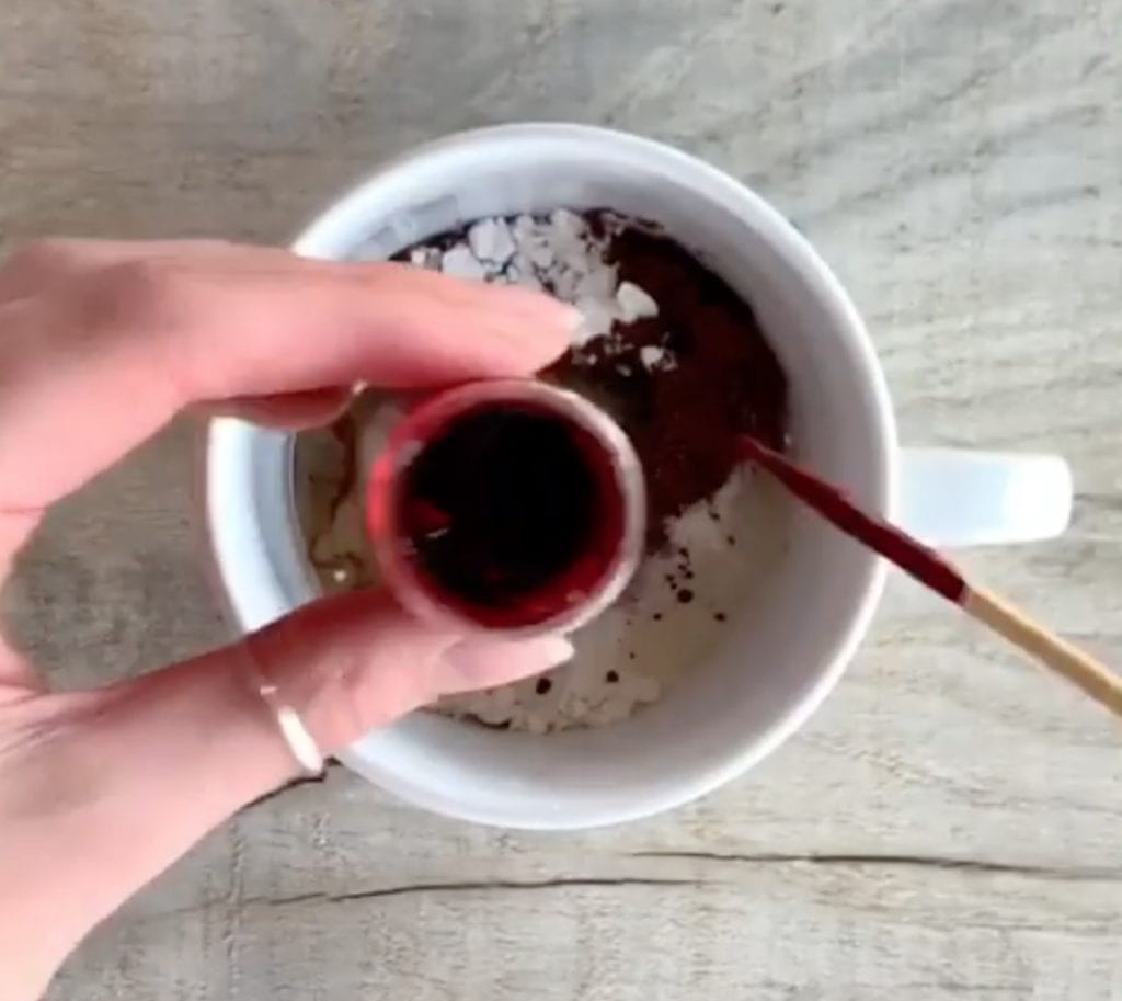 Baker wows internet with simple and delicious red velvet mug cake recipe