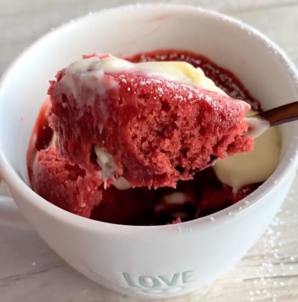 Baker wows internet with simple and delicious red velvet mug cake recipe