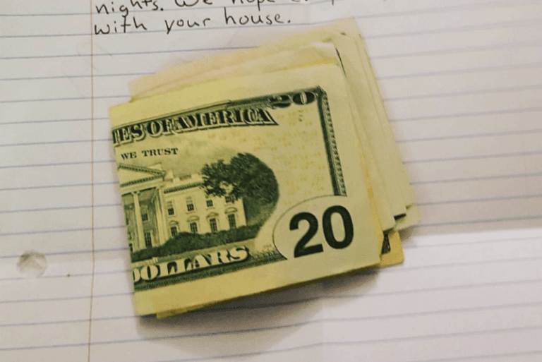 Mom finds note slipped under hotel door after confronting loud teens