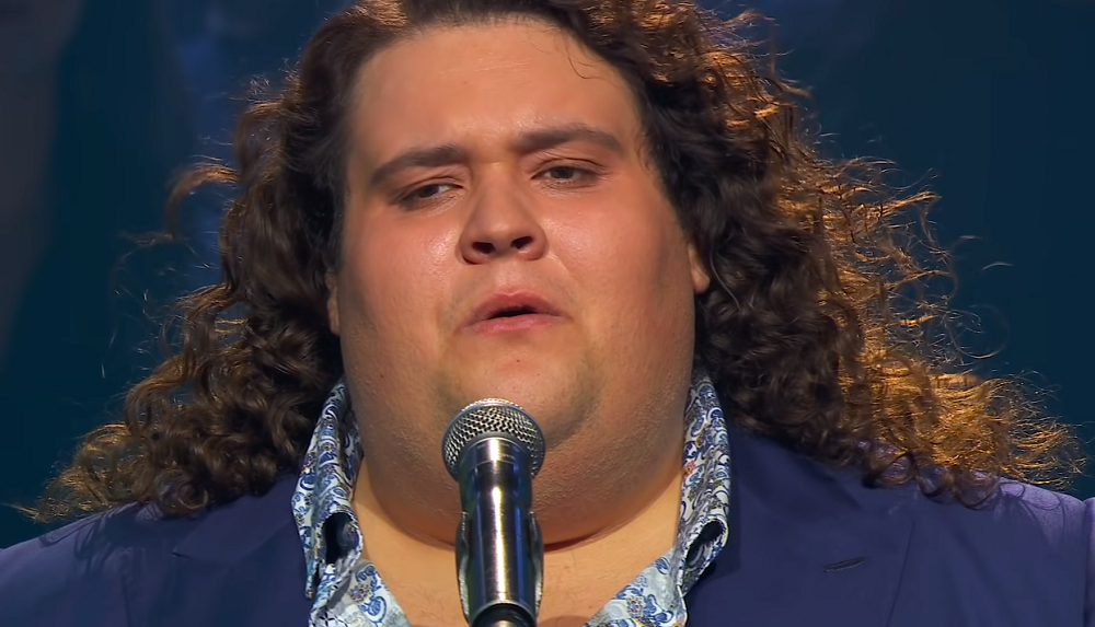 Singer brings ‘Country Roads’ to new heights with thrilling voice