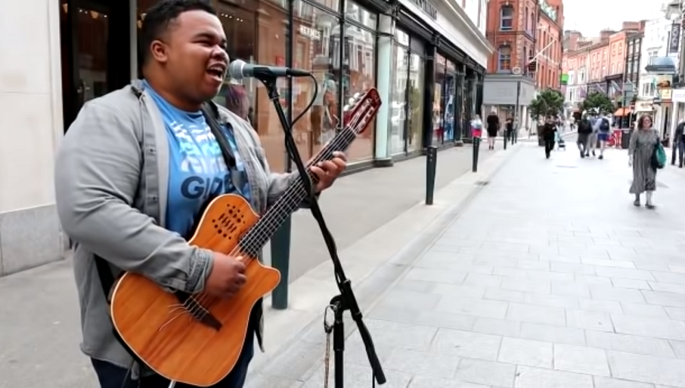 Acoustic busker plays smooth cover of Bee Gee’s “How Deep is Your Love”