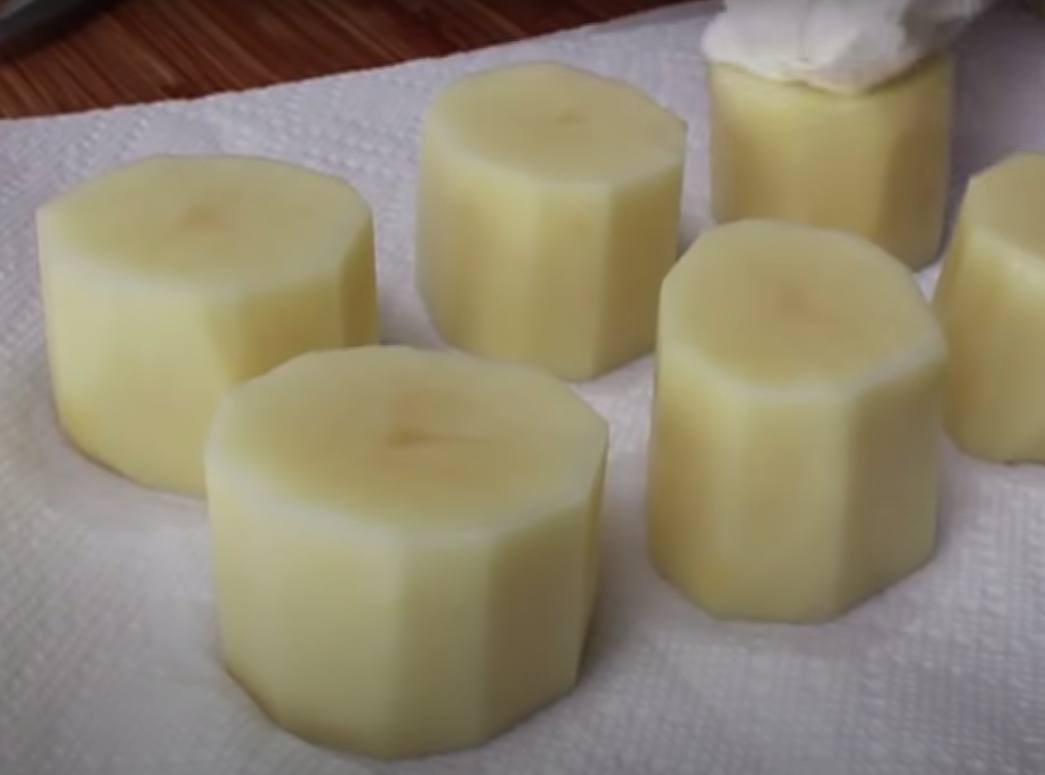 Place Potatoes In Frying Pan For Delicious Meal Family Will Love