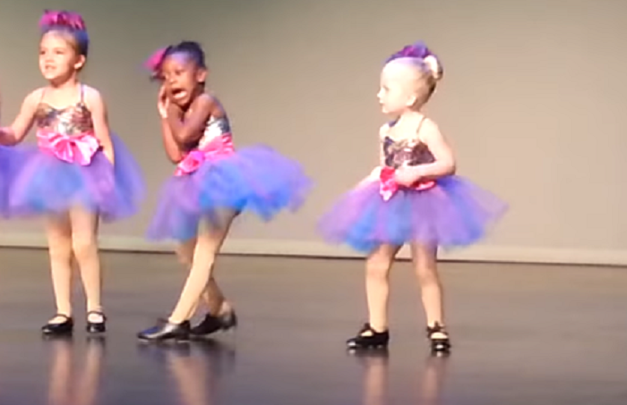 Tiny dancer hijacks boring dance recital – steals show with hilarious moves