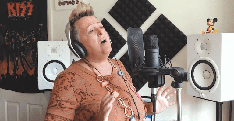 Talented mother and son duo sing chilling cover of “Hallelujah” and it ...