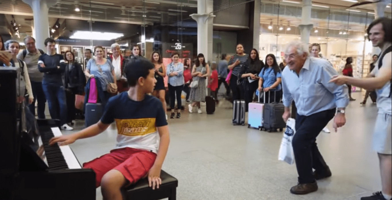 12-year-old pianist draws massive crowd with perfect cover of Queen