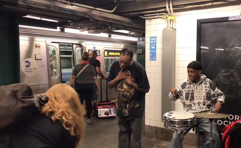 Subway performer sings breath taking version of Unchained Melody