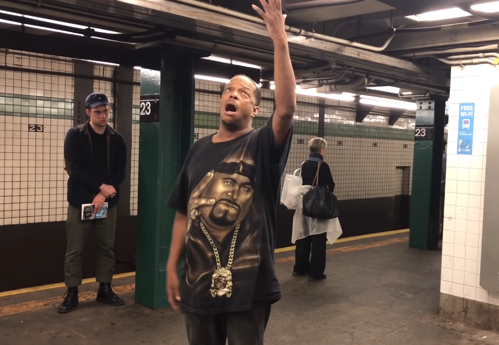 Subway performer sings breath taking version of Unchained Melody