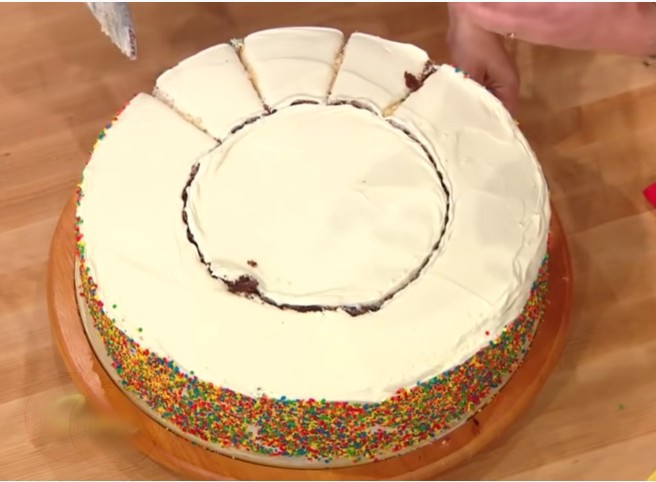 The 'bowl method' for cutting cake is a game changer