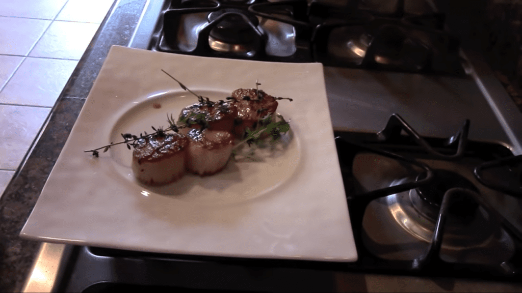 Professional chef shares the secret to get perfectly seared scallops ...