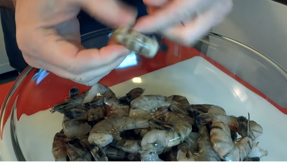 Rubbery, overcooked shrimp is the worst. Chef shares easy recipe to ...