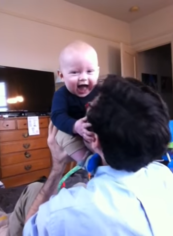 Baby has sweetest reaction when daddy comes home from work