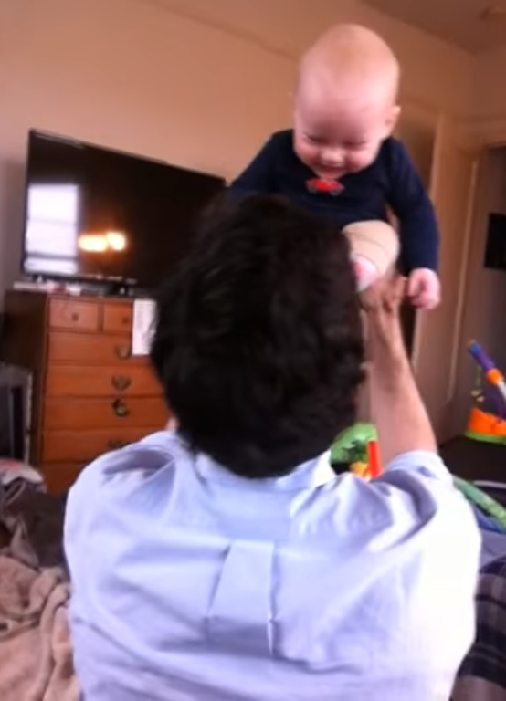 Baby has sweetest reaction when daddy comes home from work
