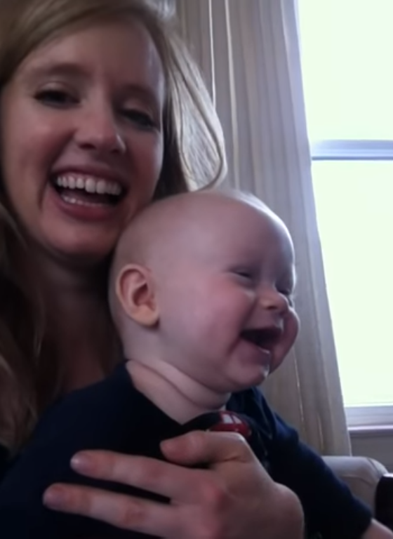Baby has sweetest reaction when daddy comes home from work