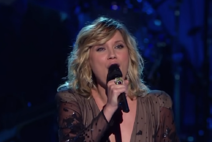 Jennifer Nettles performs one of Neil Diamond’s greatest hits making ...
