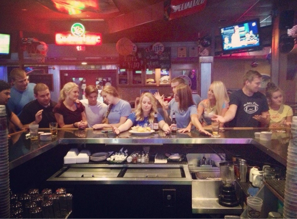 25 Hilarious servers who ‘served’ their customers more than they asked for