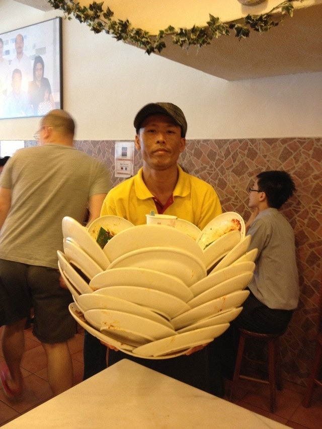 25 Hilarious servers who ‘served’ their customers more than they asked for