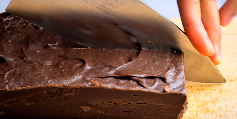 Easy 2-ingredient chocolate fudge recipe makes the perfect gift