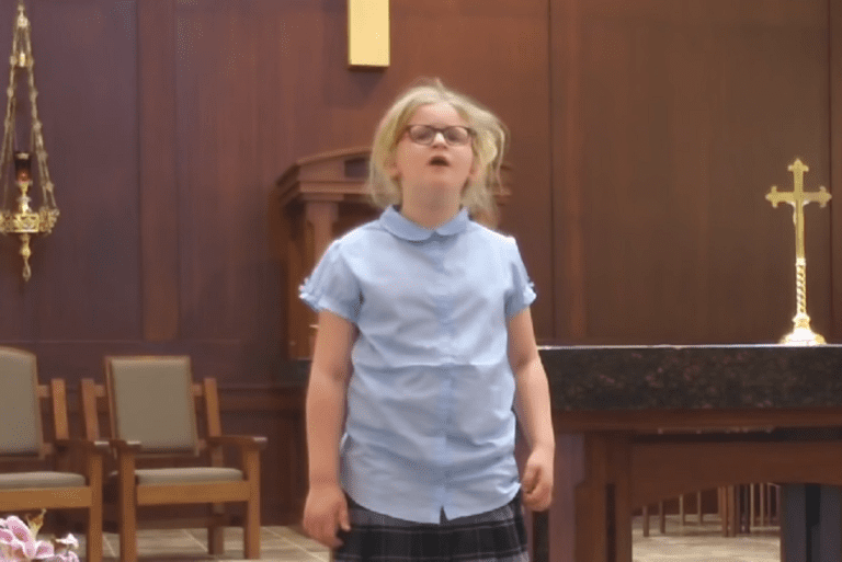 Little girl sings different version of “Hallelujah” and earns 8M views