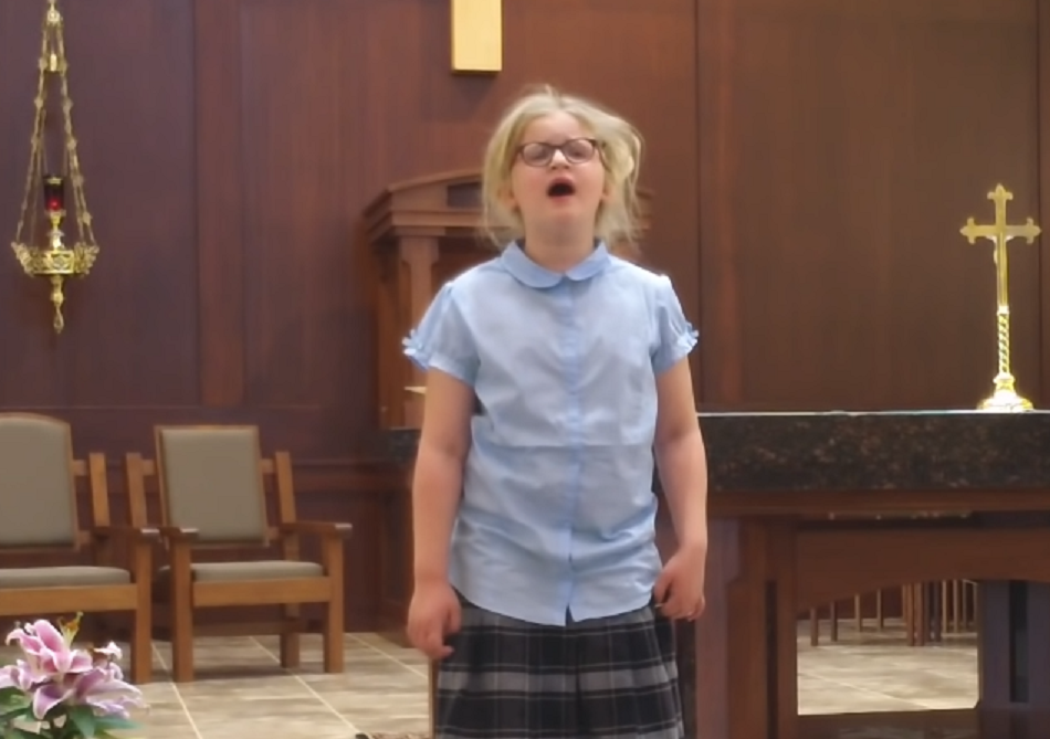 Little girl sings different version of “Hallelujah” and earns 8M views