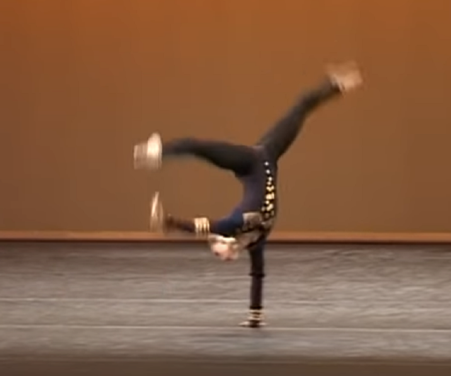 Ballerina delivers creepy but beautiful spider dance with 14 million views