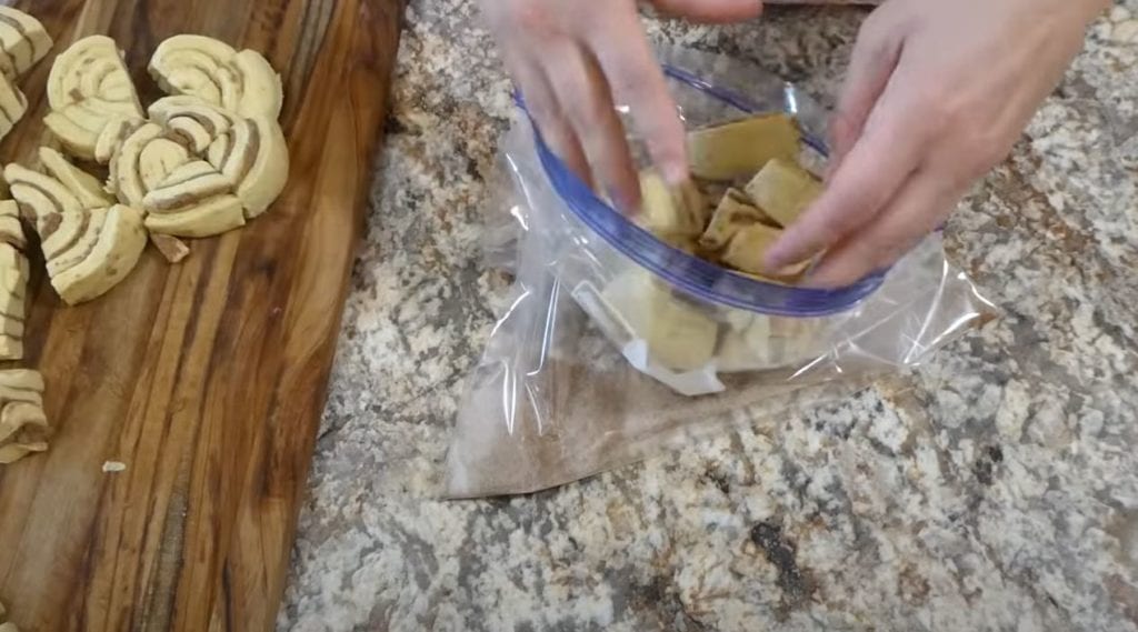 New mom shows 4 briliant crockpot breakfast recipes that save time