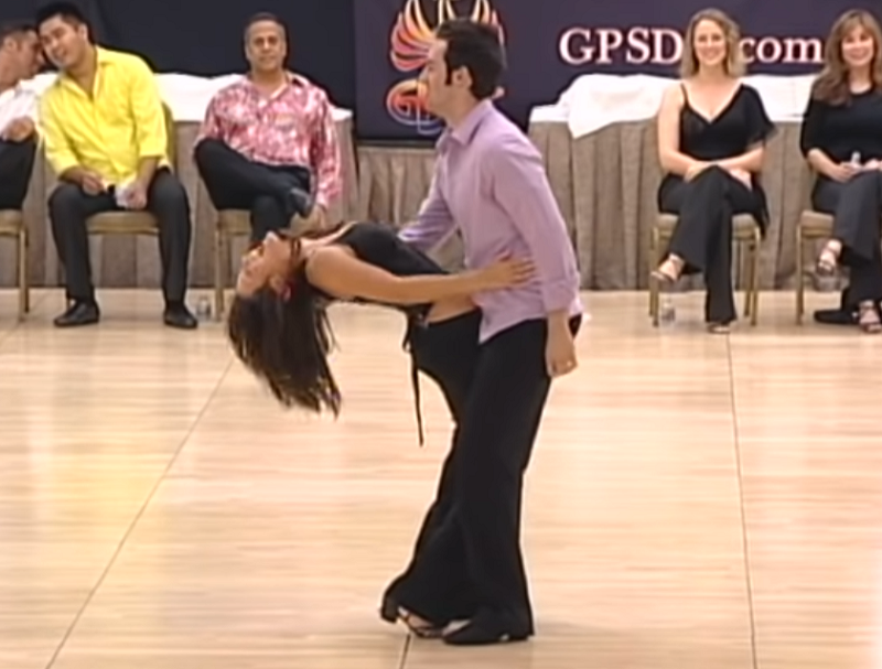 Couple heats up the dance floor with sexy moves