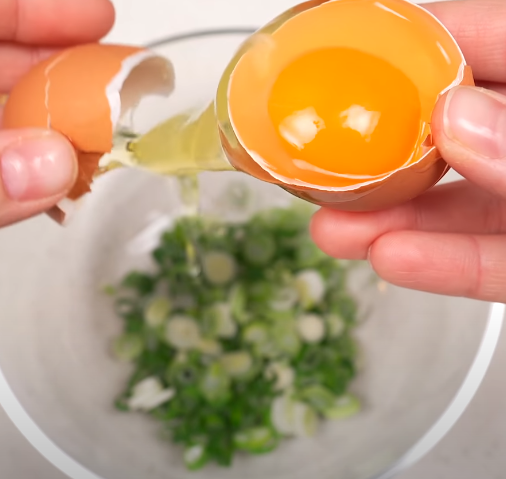 Woman Demonstrates New Way To Make Eggs For Breakfast