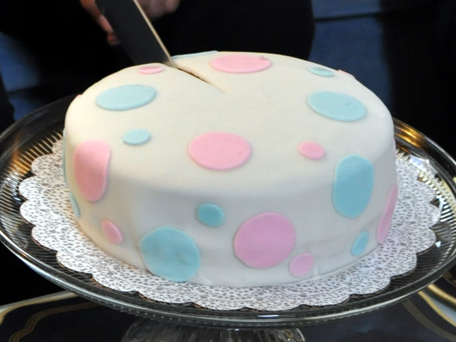 El método del tazón para cortar el pastel es un truco que todos ...