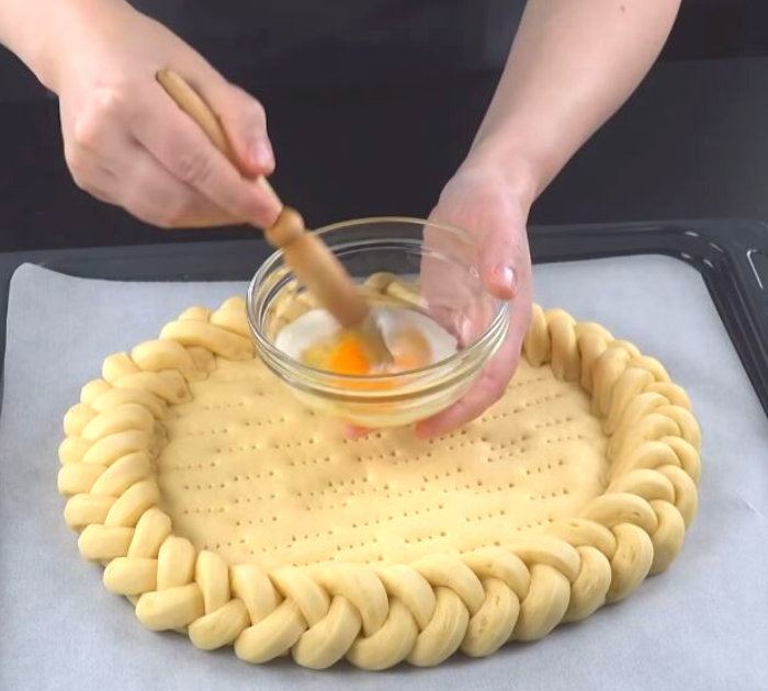 Grab a pot lid for the first step making this delicious pastry
