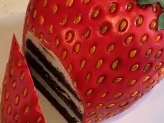 Baker confounds the world with cakes disguised as objects